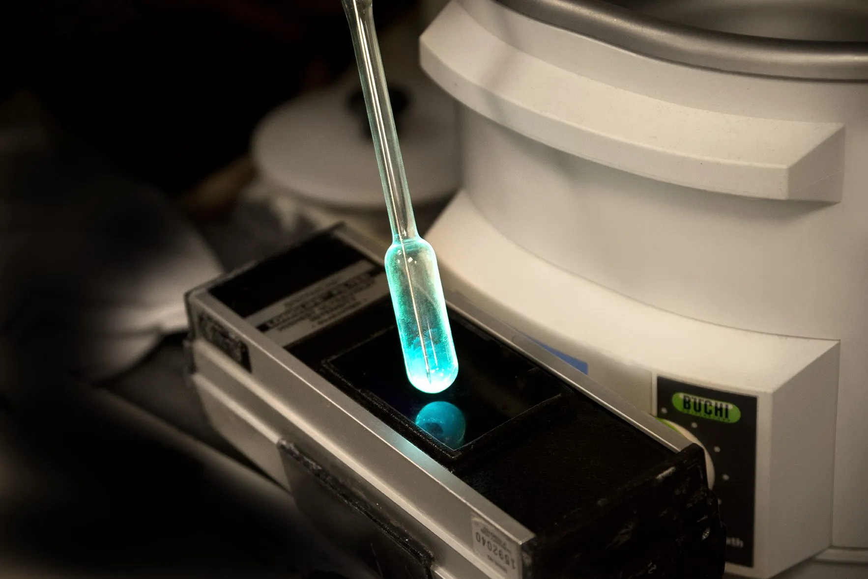 PHOLED blu: cos'è e perché migliorerà prestazioni e durata dei display OLED